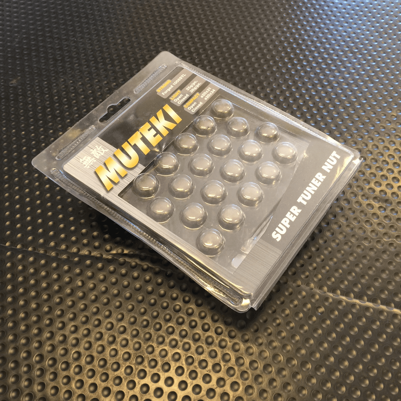 LUG NUTS/WHEEL ACCESSORIES