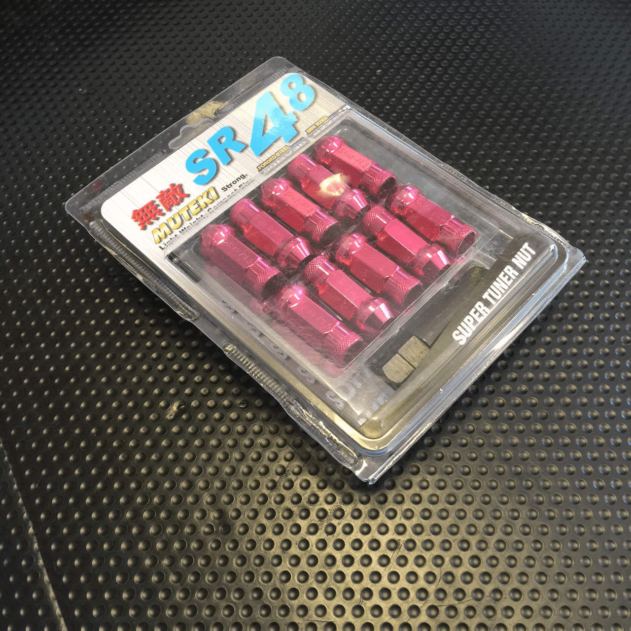 LUG NUTS/WHEEL ACCESSORIES