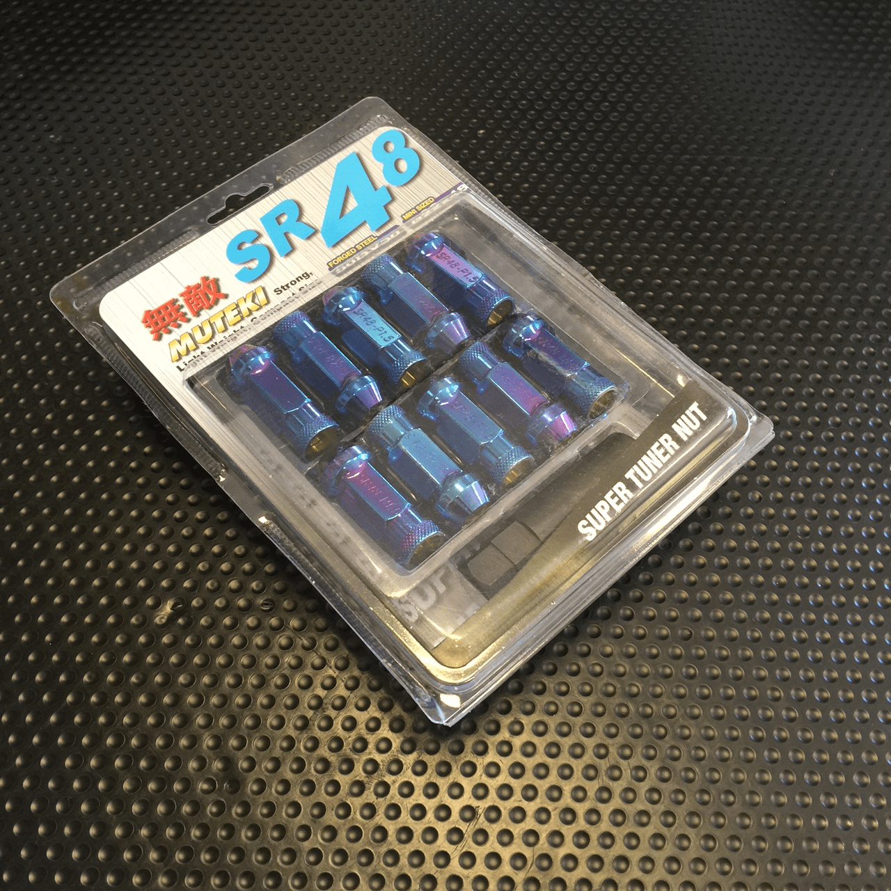 LUG NUTS/WHEEL ACCESSORIES